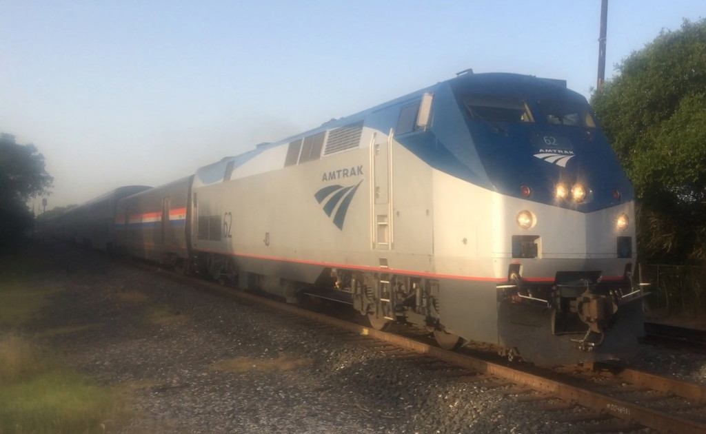 AMTK 62 15Jul2016 SB Train 21 (Texas Eagle) approaching Dittmar in BERGSTROM